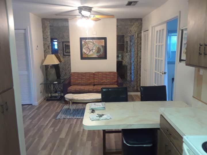 Beautiful Apartment In  Hollywood Beach - Miami Gardens, FL