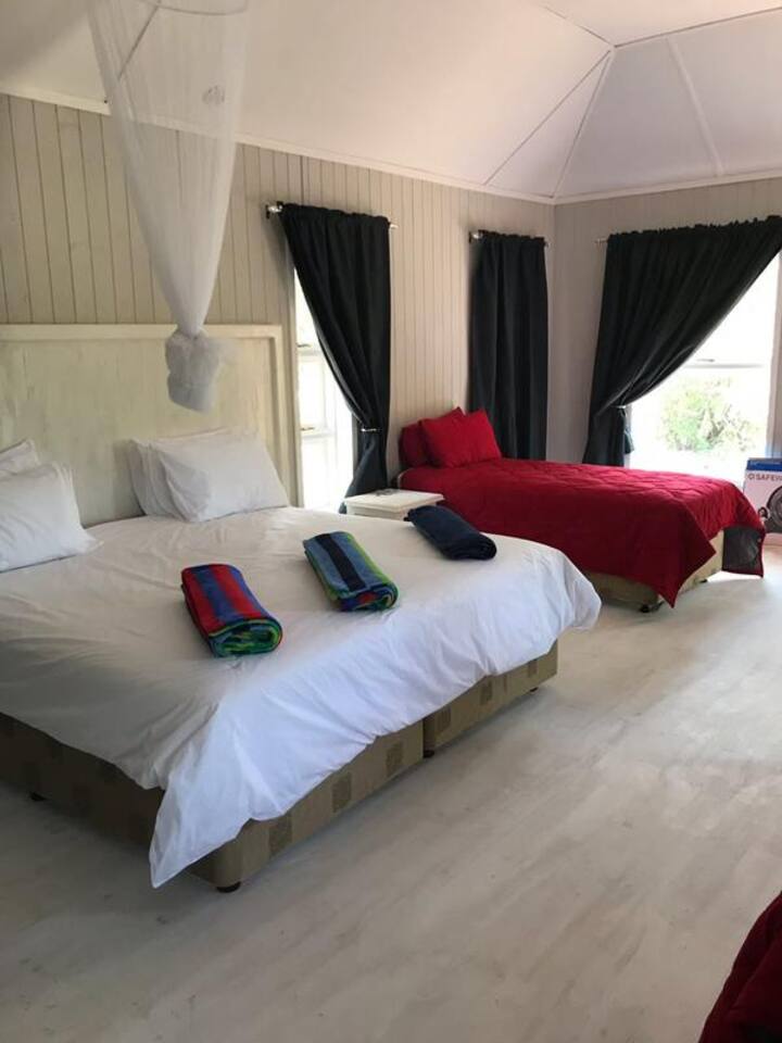 Visgraat Luxury Self Catering Unit- Sleeps 6 - Manguzi