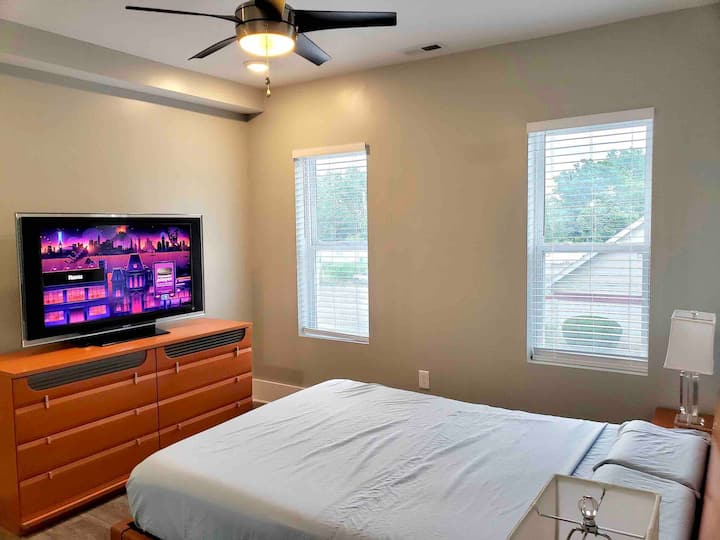 Elegant Front Bedroom Olde Town East Near Downtown - コロンバス, OH