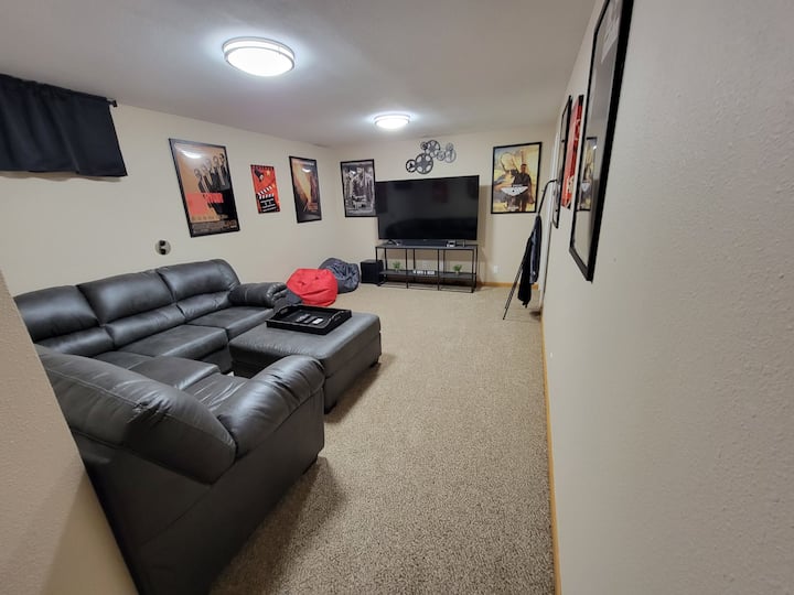 4 Bedrooms. 2 Miles To Isu. Quiet Cul-de-sac. - Ames, IA