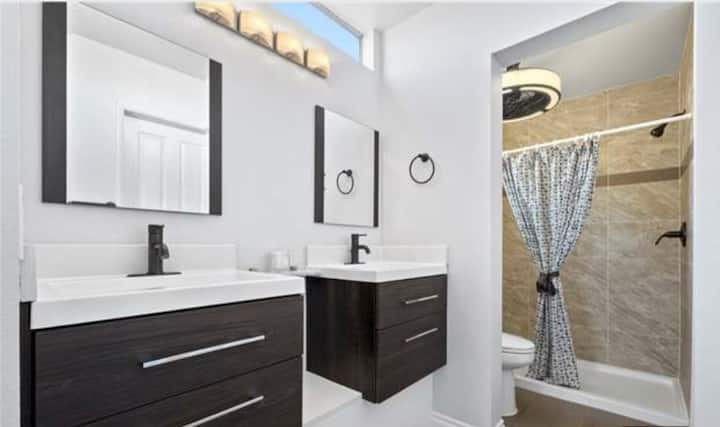 Entire Home • Walk To Beach • Free Parking - 헌팅턴비치