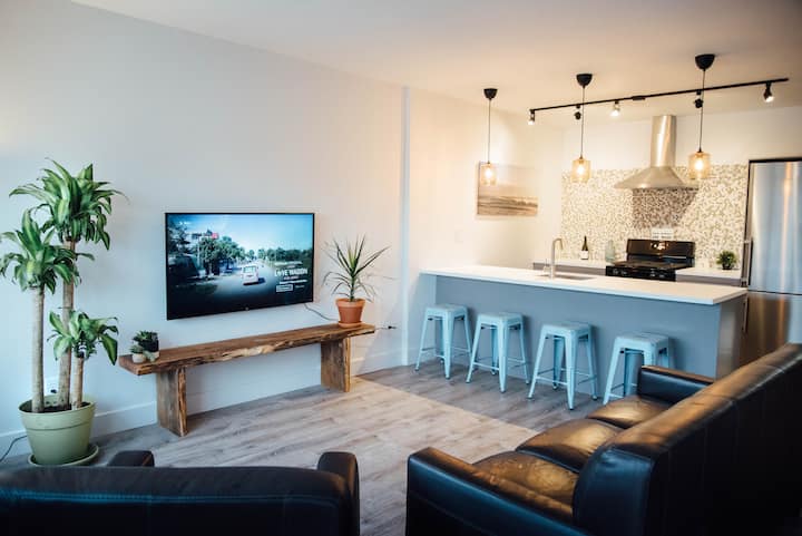 Surfinbird Blue, Modern Beach Apartment - Rockaway Beach - Queens, NY