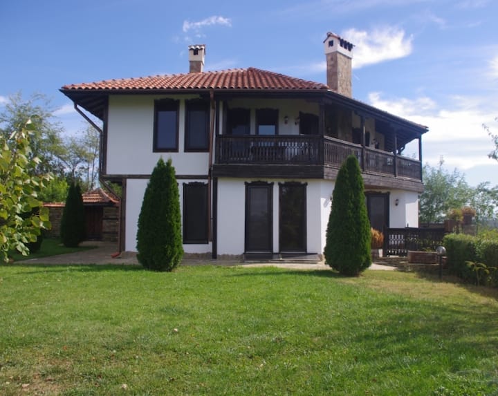 Guest House "Villa Nikolina" - Selvi