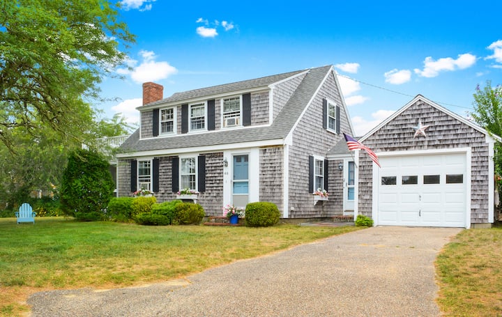 Charming Chatham Summer House Near Forrest Beach - Chatham, MA