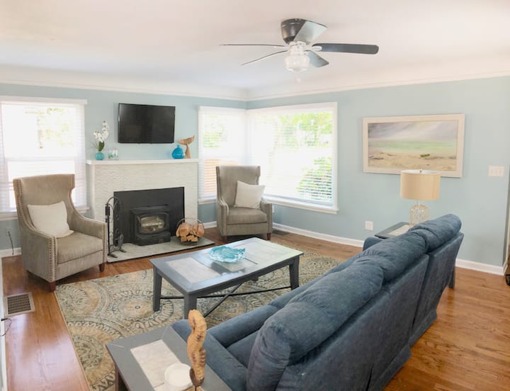 1941 Craftsman In Salem  W/ Private Backyard Patio - Salem, OR