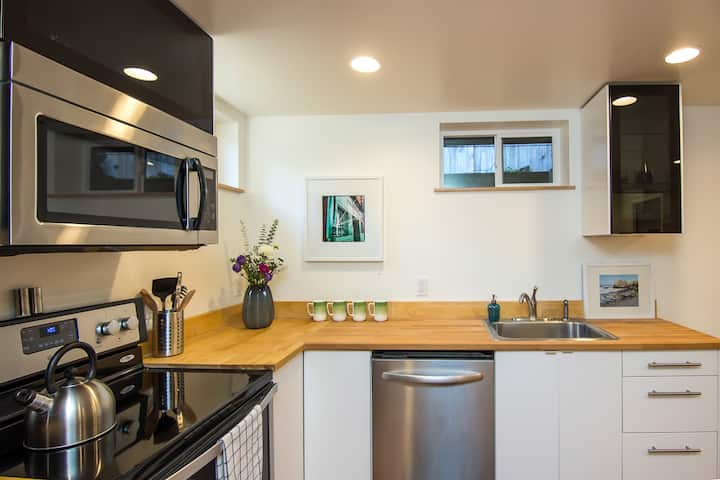 Modern Basement Apartment Near Alberta Arts - Portland, OR