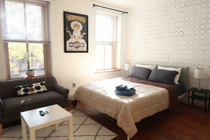 Entire Studio In Old Town Alexandria - Alexandria, VA