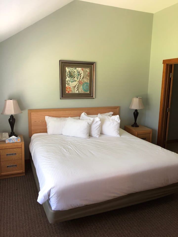 Shawnee Village 2-bedroom Condo - 4 Beds Sleeps 8 - East Stroudsburg