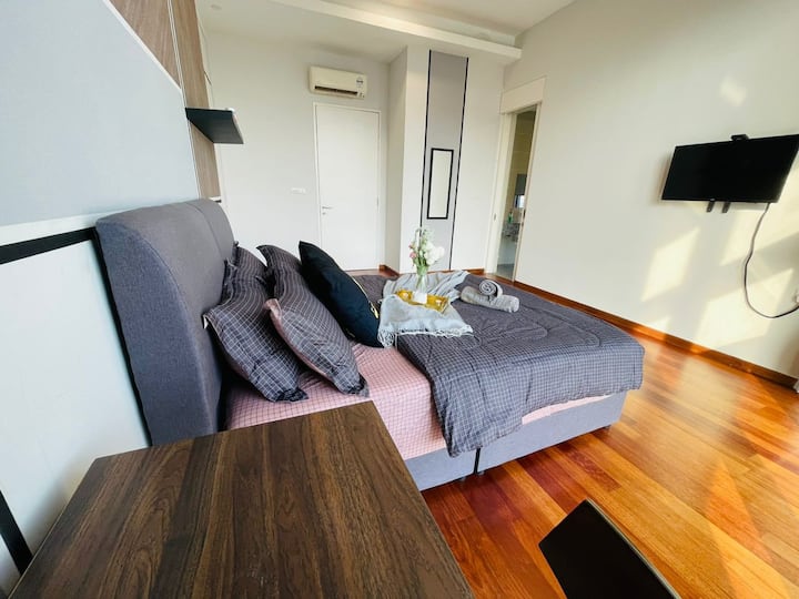 #N3~luxury Huge Bedroom Ensuite Bath Share Condo - 프탈링자야