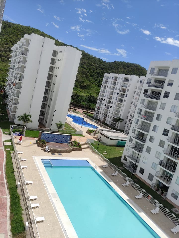 Apartamento Vacacional, Piscinas, Zonas Verdes. - Girardot