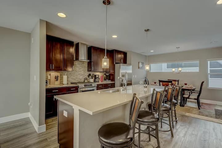 Spacious Townhouse With Rooftop Deck! - Carousel, Denver