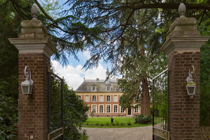 Le Gîte & Table D'hôte Du Château De Brenon - Château du Champ de Bataille