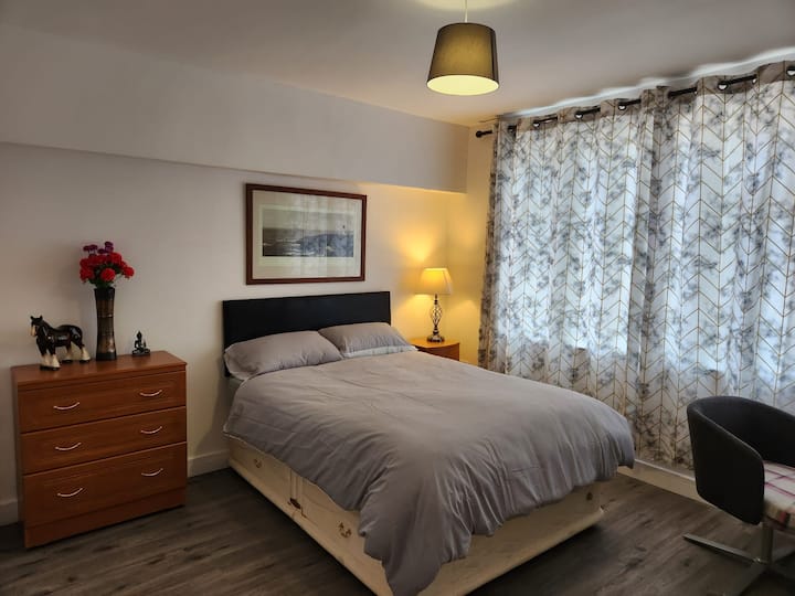White House Ensuite Double Bedroom (Large) R1 - Warrington