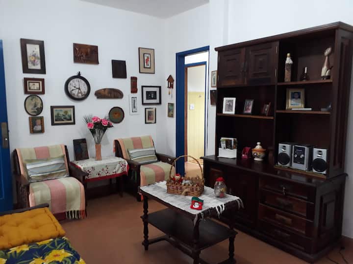 Terê, Casa Simples Em Bairro Nobre - Teresópolis