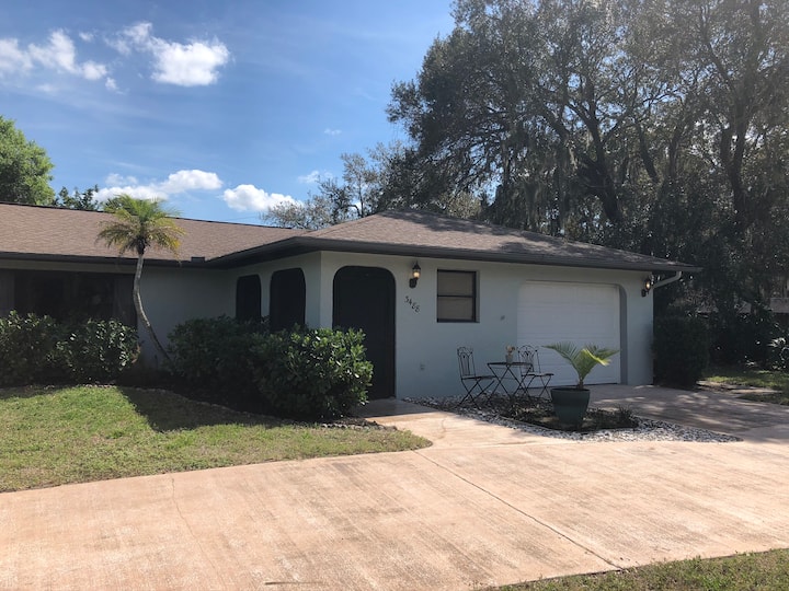 Sunny Florida Home And Pool. - Port Charlotte, FL