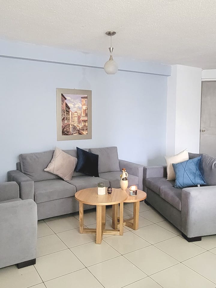 Excelente Ubicación Apartment De 2 Hab + Parking. - Quito