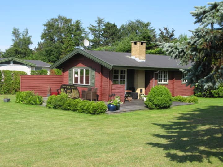 Skønt Sommerhus Med Udsigt Og Tæt På Vand Og By - Tanska