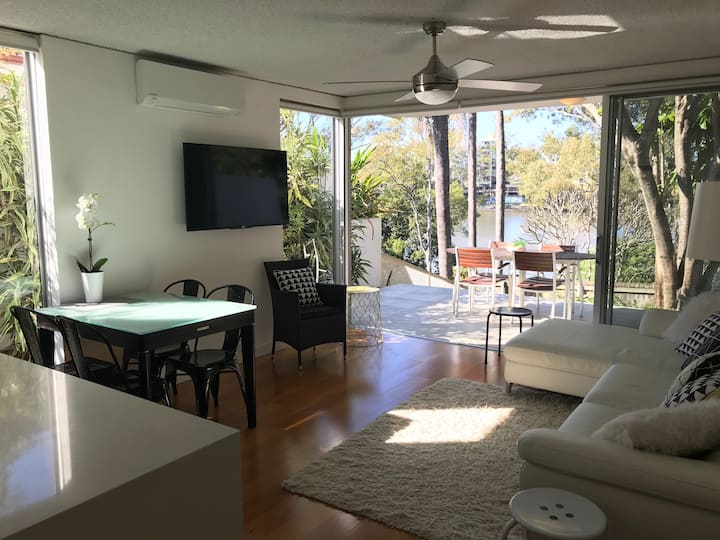 3 Bd Relaxing Retro Apartment On The River - Brisbane, CA