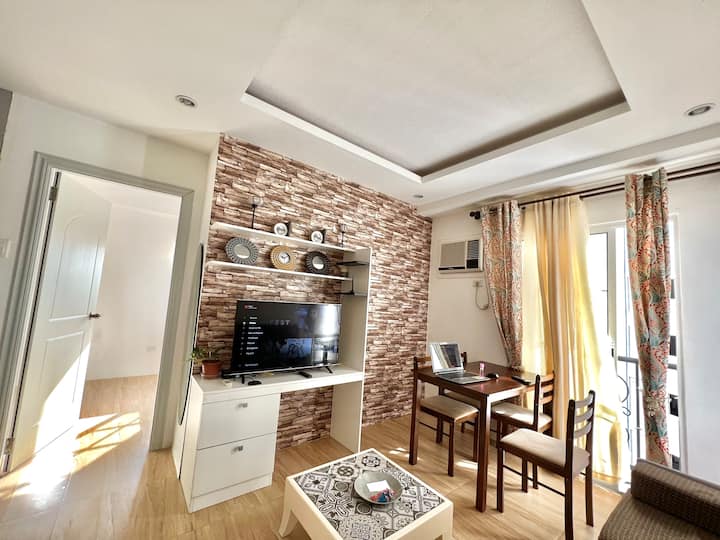 Scenic 1 Bedroom Condo | Pool, Gym + Fast Wifi - Cebu City