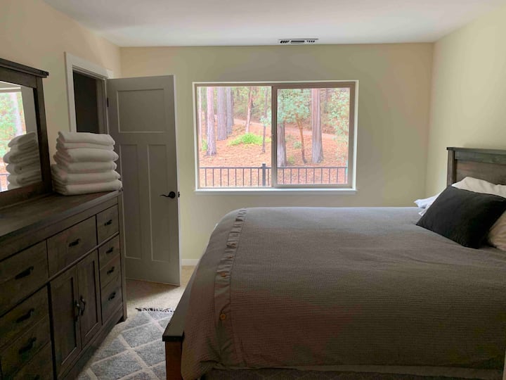 Beautiful 2bd 1.5bth In The Trees-mins To Downtown - Grass Valley, CA