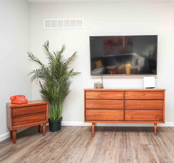 Bright, Stylish, With Garage! Backs To A Park! - Kansas City, MO