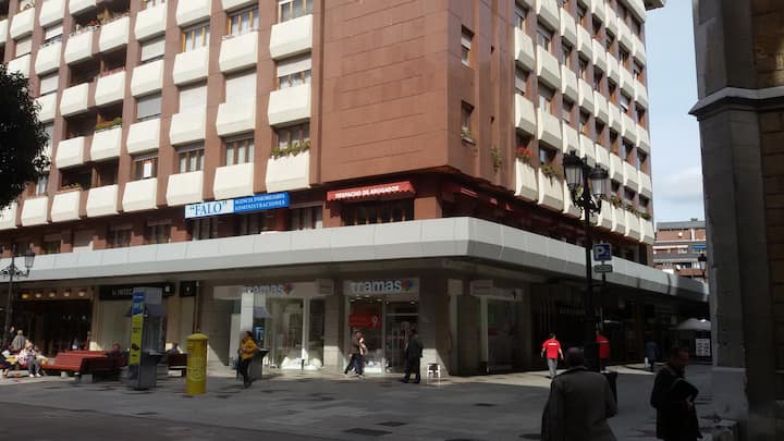 9m - Bonito Apartamento En El Centro Con Parking - Oviedo
