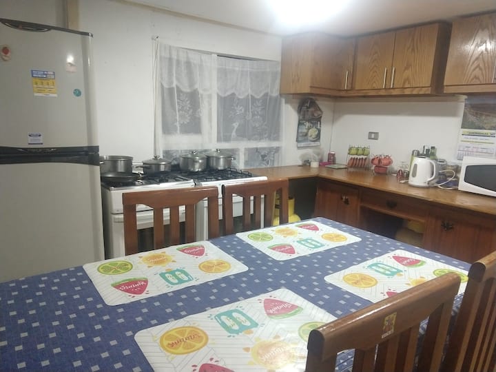 Hostal, Habitación N°4, Baño Compartido - Puerto Montt