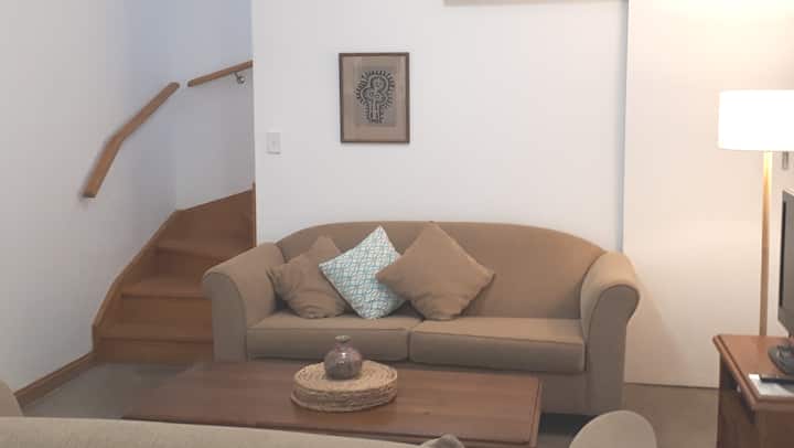 Quiet City Home Near Train & River - Perth