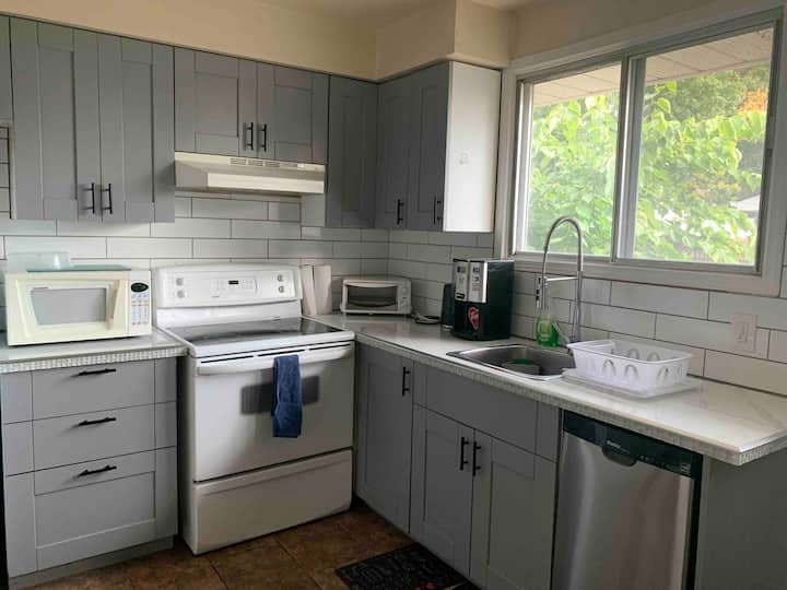 3 Bedroom Bungalow + 1 Bonus Bedroom In Basement - Brockville