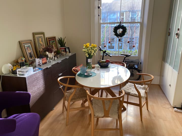 Central, Cosy & Small Double Room - London, UK