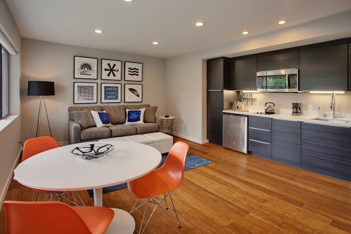 Wallingford Modern. Location! - Seattle, WA