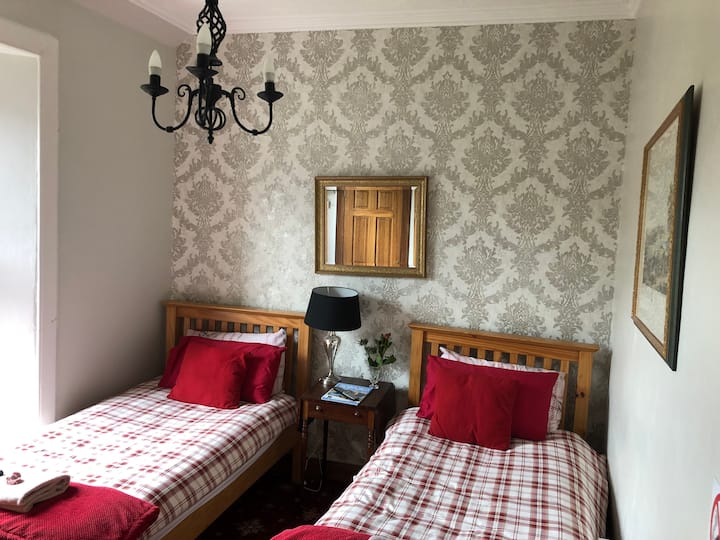 Twin En Suite With Shower Garden View - Stirling