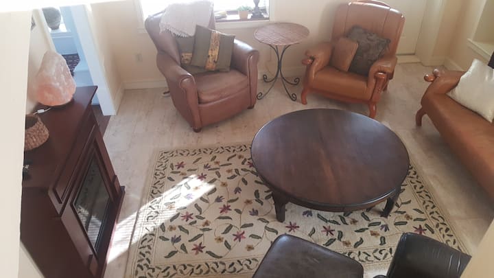 2 Bedroom On Walking Trail Close To Unb - Fredericton