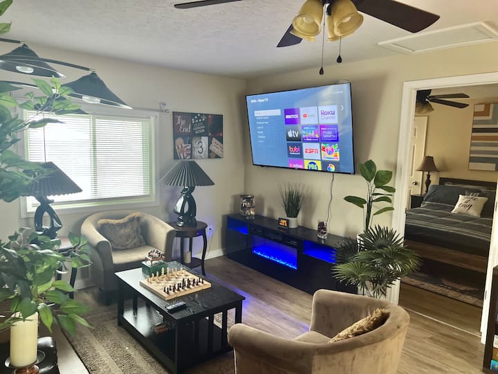 A Cozy, Homely, Fun Retreat Minutes From Downtown - Rochester, NY