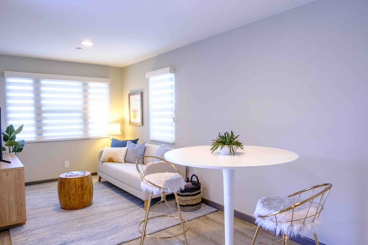 Corporate Housing, Remote Work, Traveling Nurse - Huntington Beach, CA