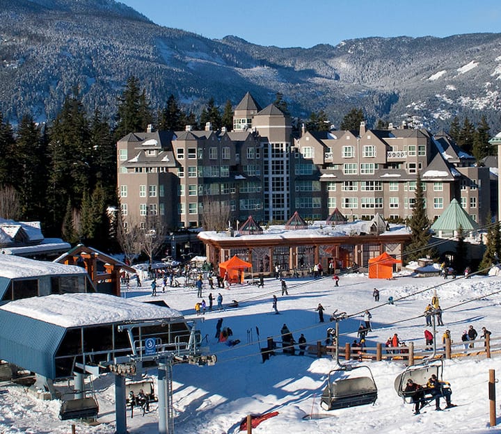 Stylish Ski-in/ Ski-out, Pool, Hot Tub - Whistler