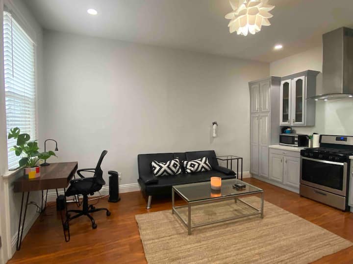 Downtown Cottage Walk To Bart - Alameda, CA