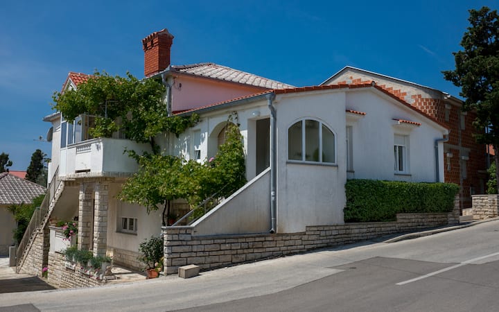 Apartment Mladenka No.3 - Novalja