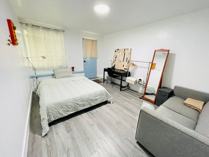 Cheerful-#2 Private Bedroom Portola San Francisco - San Francisco, CA
