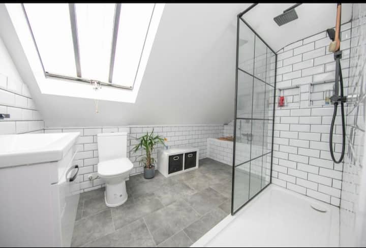 Homely Wivenhoe Apartment - Colchester