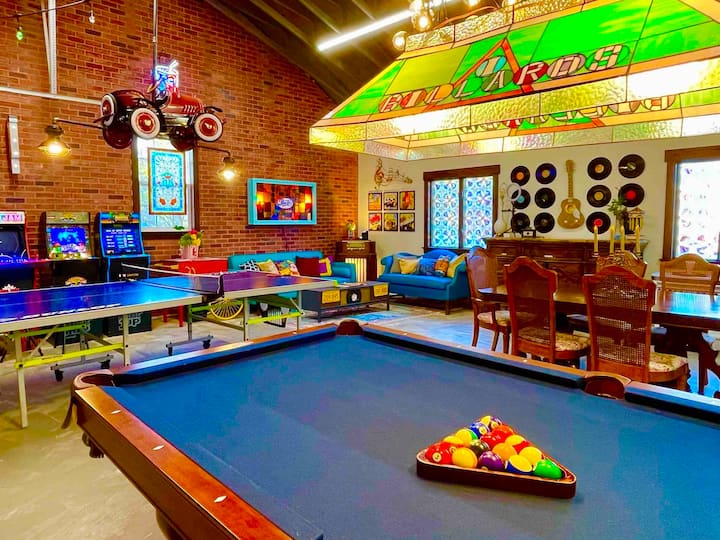 Arcade House - hot tub, grill, & fun! - Houses for Rent in Bloomington ...