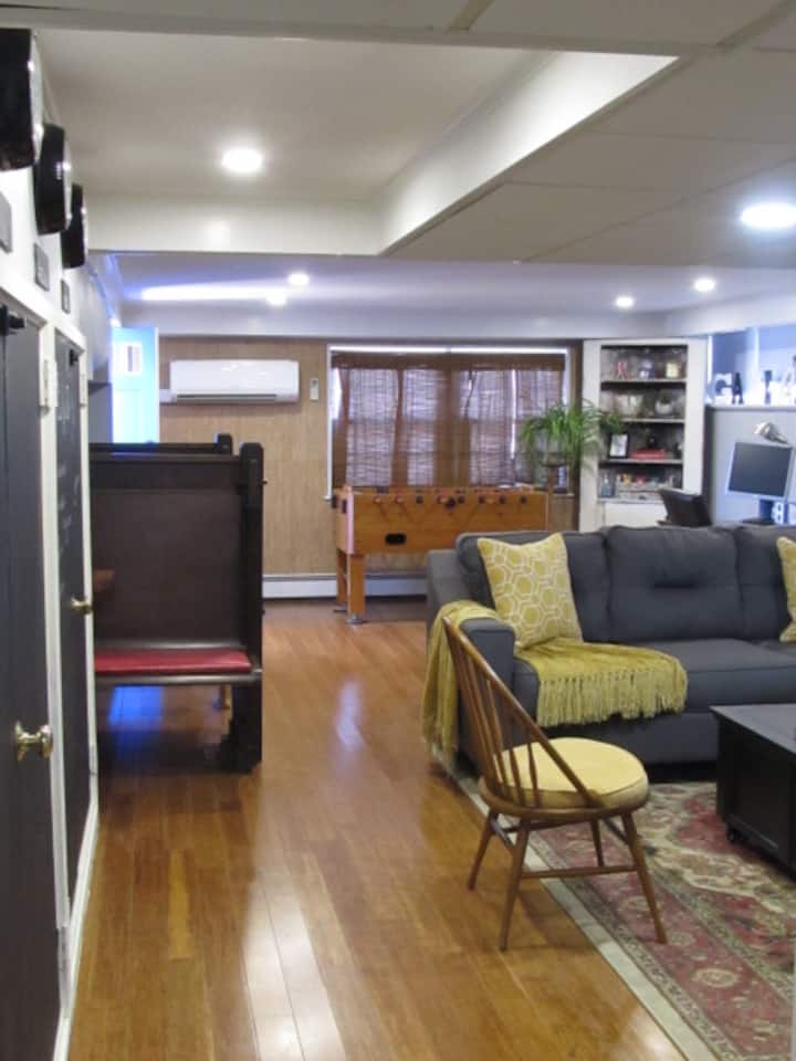 La Kaye Fle'(the Flower House) 
Exec Suite W/ Pool - Media, PA