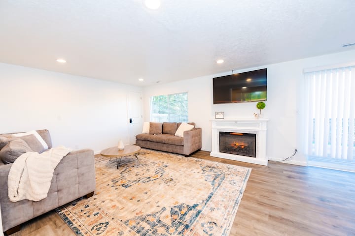 Beautiful Like New Home In A Quiet Neighborhood - Wilsonville, OR