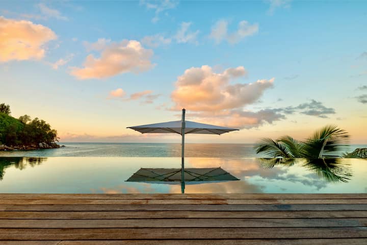Luxurious Villa On The Sea - Seychelles