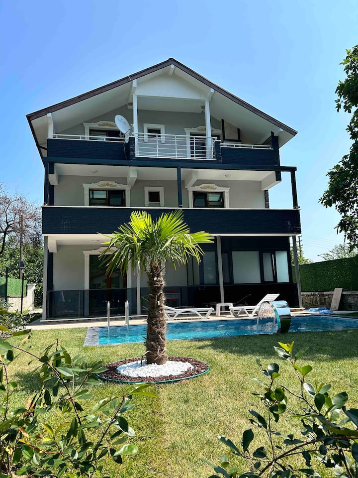 Sıcak Havuzlu Villa Sapanca - Sapanca