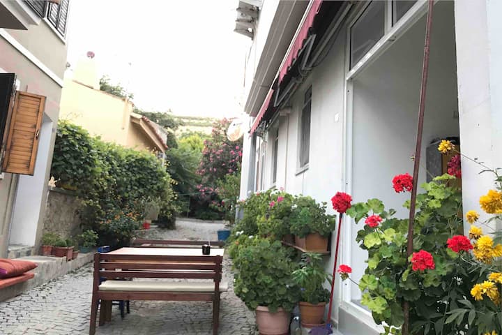 ÇIçekli Apart - Bozcaada