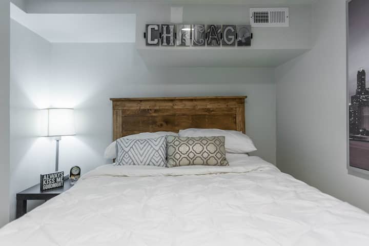 2 Bedrooms- Comfy Chicago Basement Disinfected! - Cicero, IL