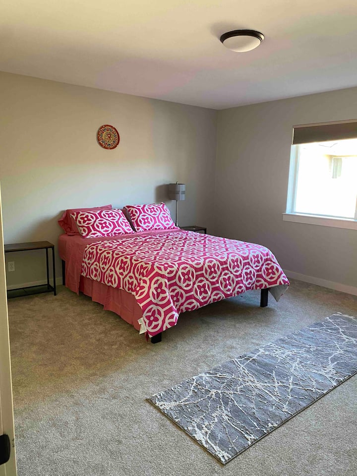 1 Private Bedroom With Private Bathroom Available - Everett, WA