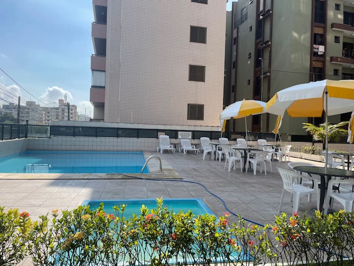 Apto C/ Varanda, Próx à Praia Excelentes Horários - Guarujá