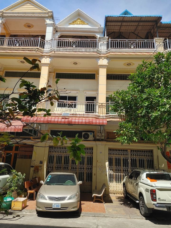 Self-decorating House - 金邊